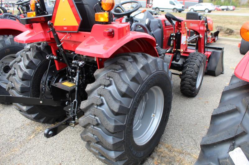 2022 Mahindra MAHINDRA 1626 SHUTTLE LOADER Tractor