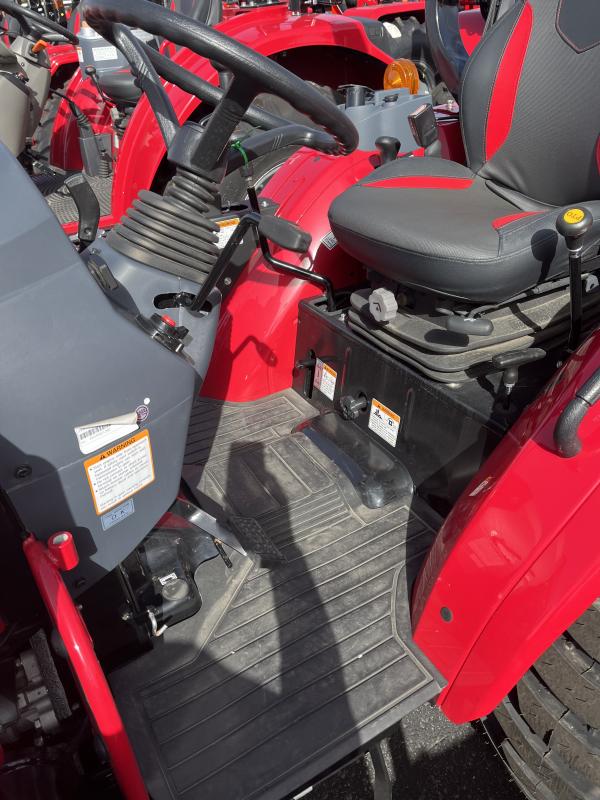 2022 Mahindra MAHINDRA 2645 SHUTTLE LOADER Tractor