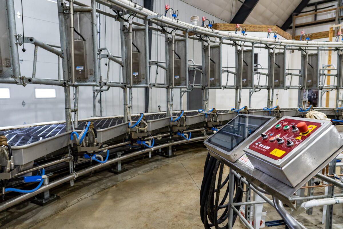 Internal Rotary Parlor - Heavy Duty Rotary Platform - Cow… | BouMatic