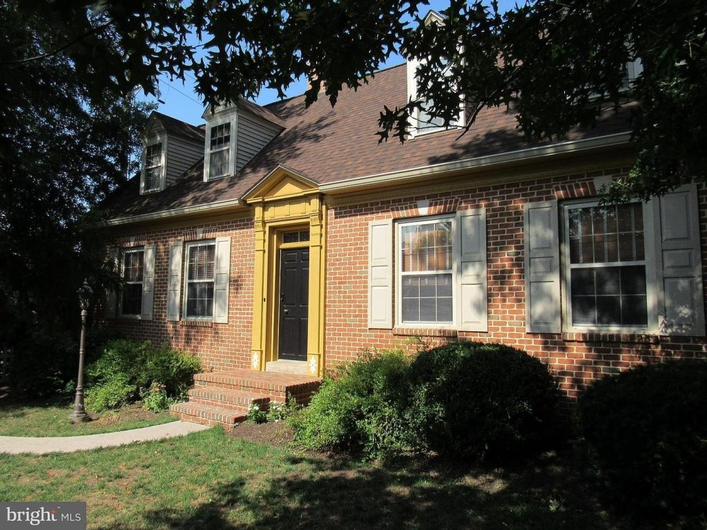 Newer Williamsburg Style Home in Rosedale...Built with Old World ...