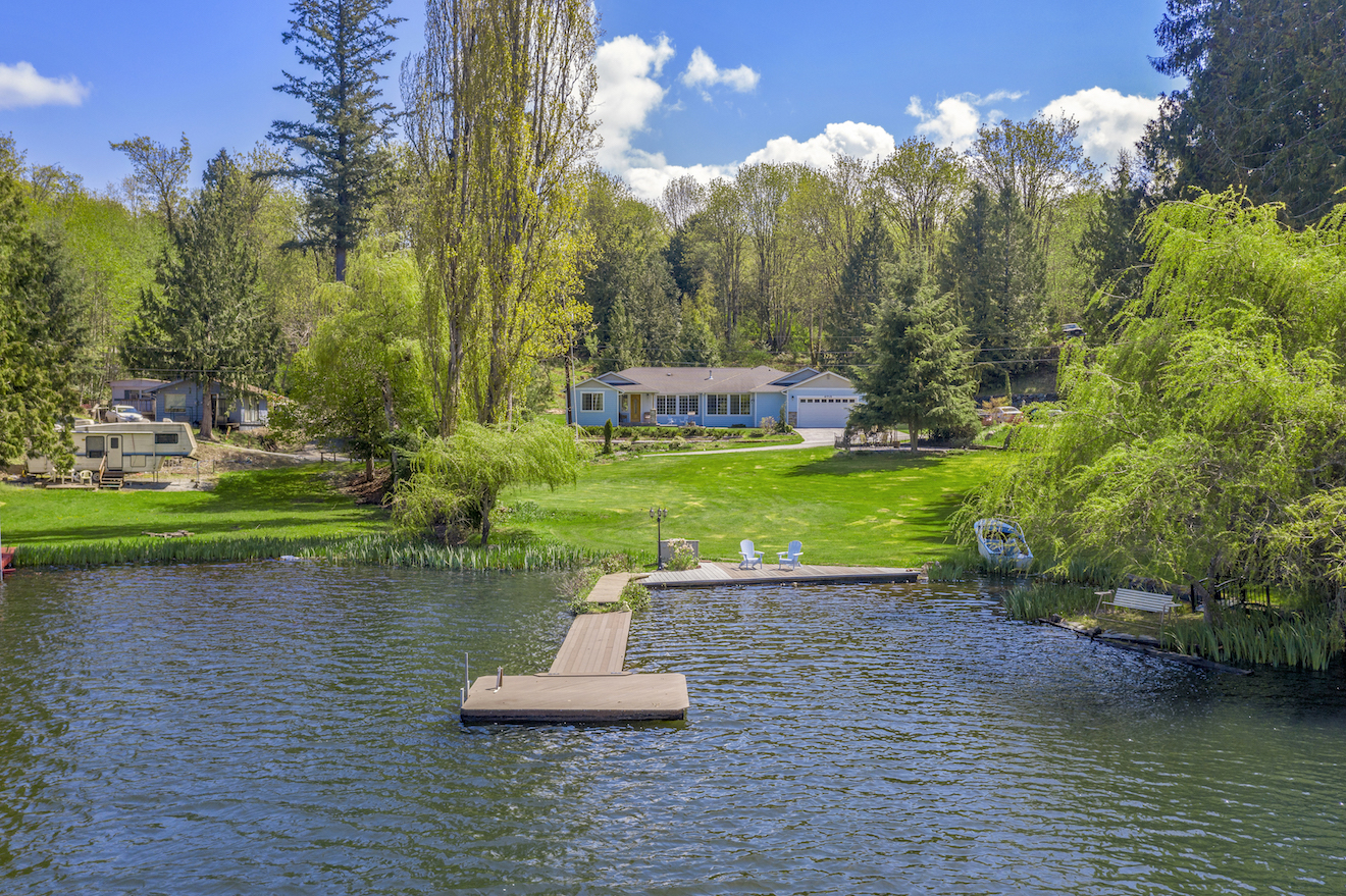 Stunning Lake Howard Rambler on 4.5 Acres! | Andy O'Shea MA CMM CNE CSRES