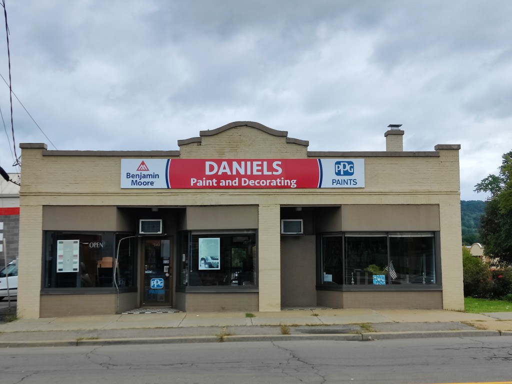 Daniels Paint & Decorating Center