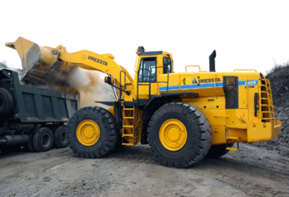 Dressta 560E Extra Loader Boosts Big Machine Power :: Story ID: 9185 ...