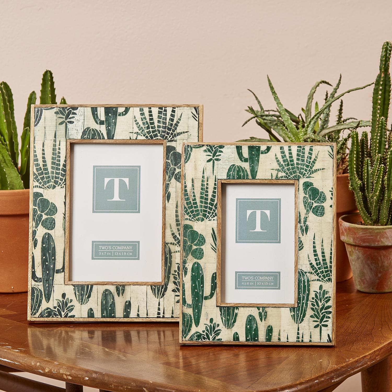Green Oasis S/2 Photo Frames 4" x 6" and 5" x 7"