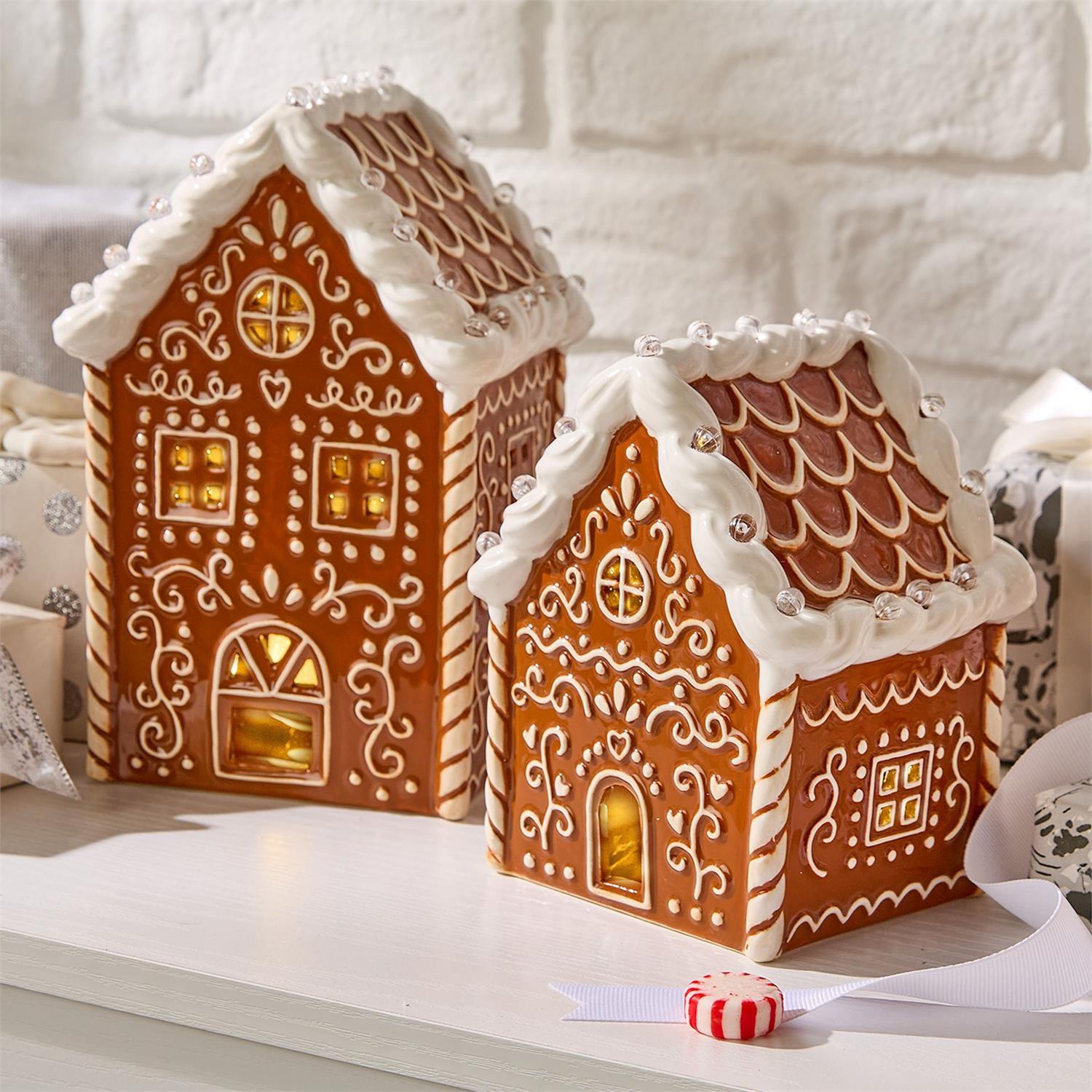 Set of 2 Light-Up Gingerbread Houses