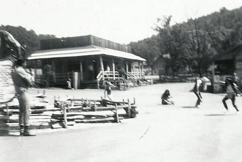 Dogpatch USA Performers - Encyclopedia of Arkansas