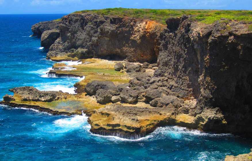 Retrouvez Trace des falaises à Anse Bertrand Guadeloupe grâce à VillaVEO