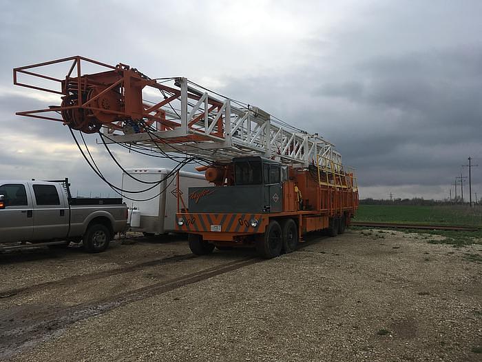 Service Rigs | Fossil Drilling