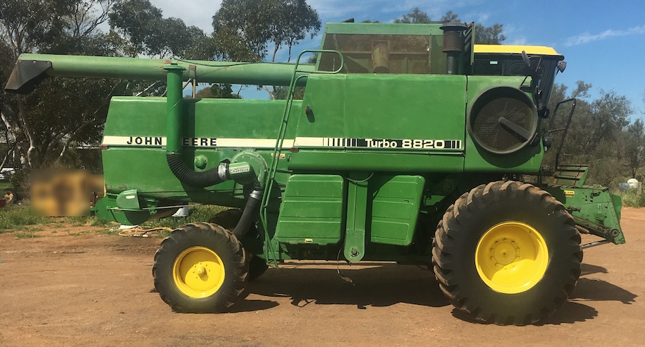 John Deere 8820 Header With A 30ft Front | Machinery