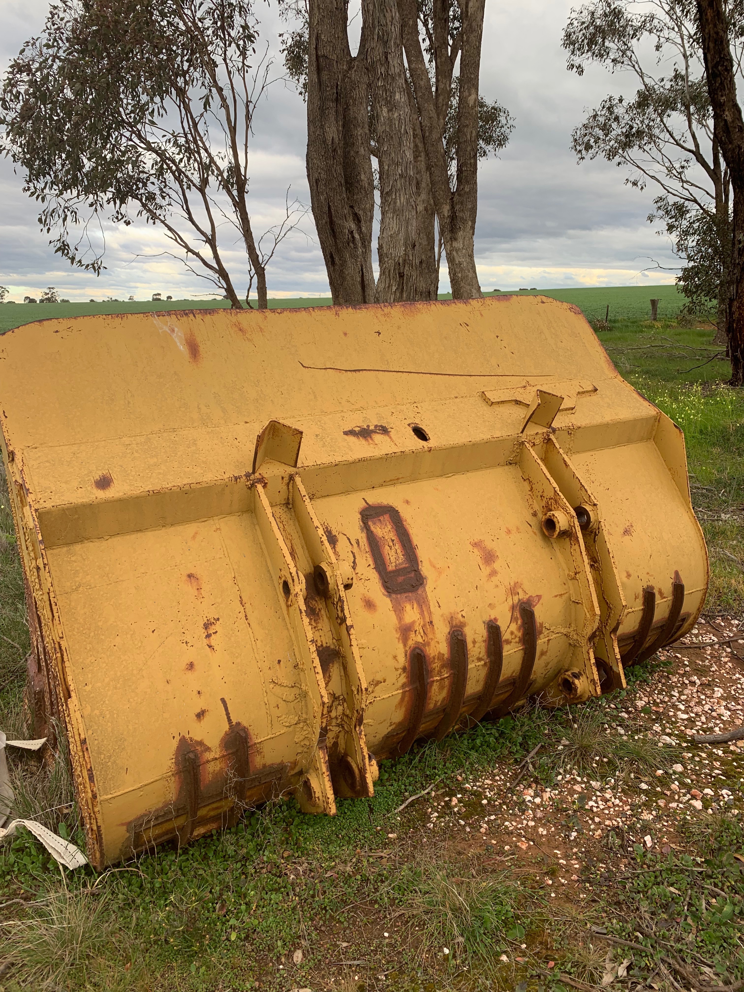 Cat 950 Loader Bucket | Machinery & Equipment - Machinery