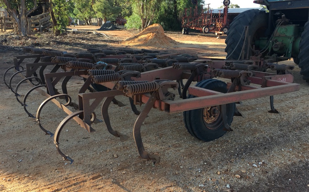 International 211 Scarifier 25 Tyne | Machinery & Equipment