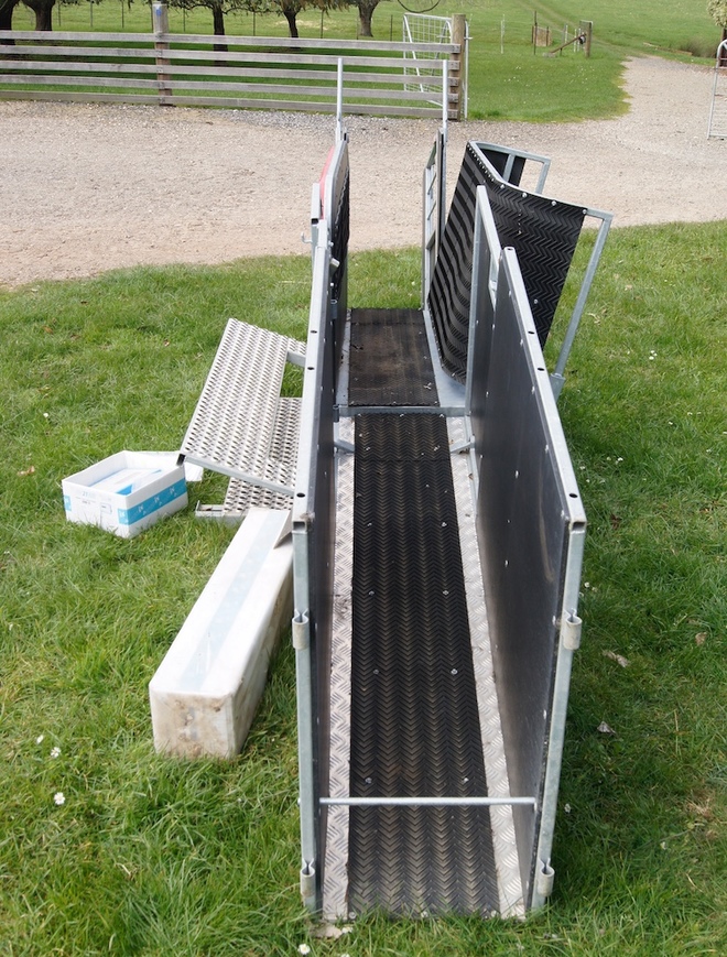 Combi Clamp Sheep Handler | Livestock Equipment - Livestock