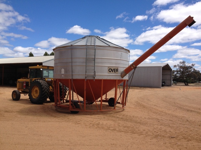 SHERWELL P.T.O FIELD BIN 11" Auger | Machinery