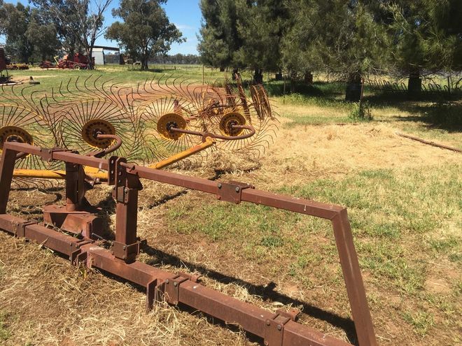3PL 10 WHEEL V HAY RAKE | Machinery & Equipment - Hay and