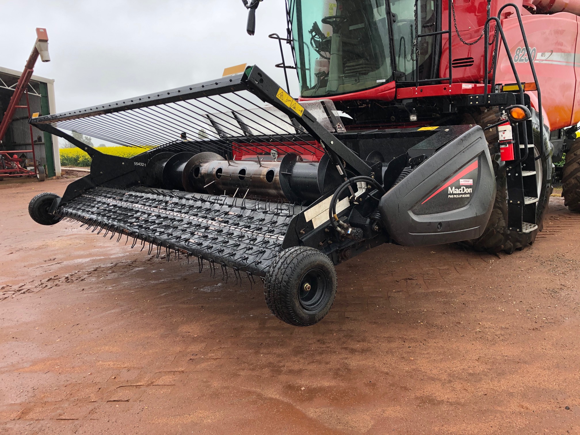 Macdon PW8 pick up front | Machinery & Equipment - Header and