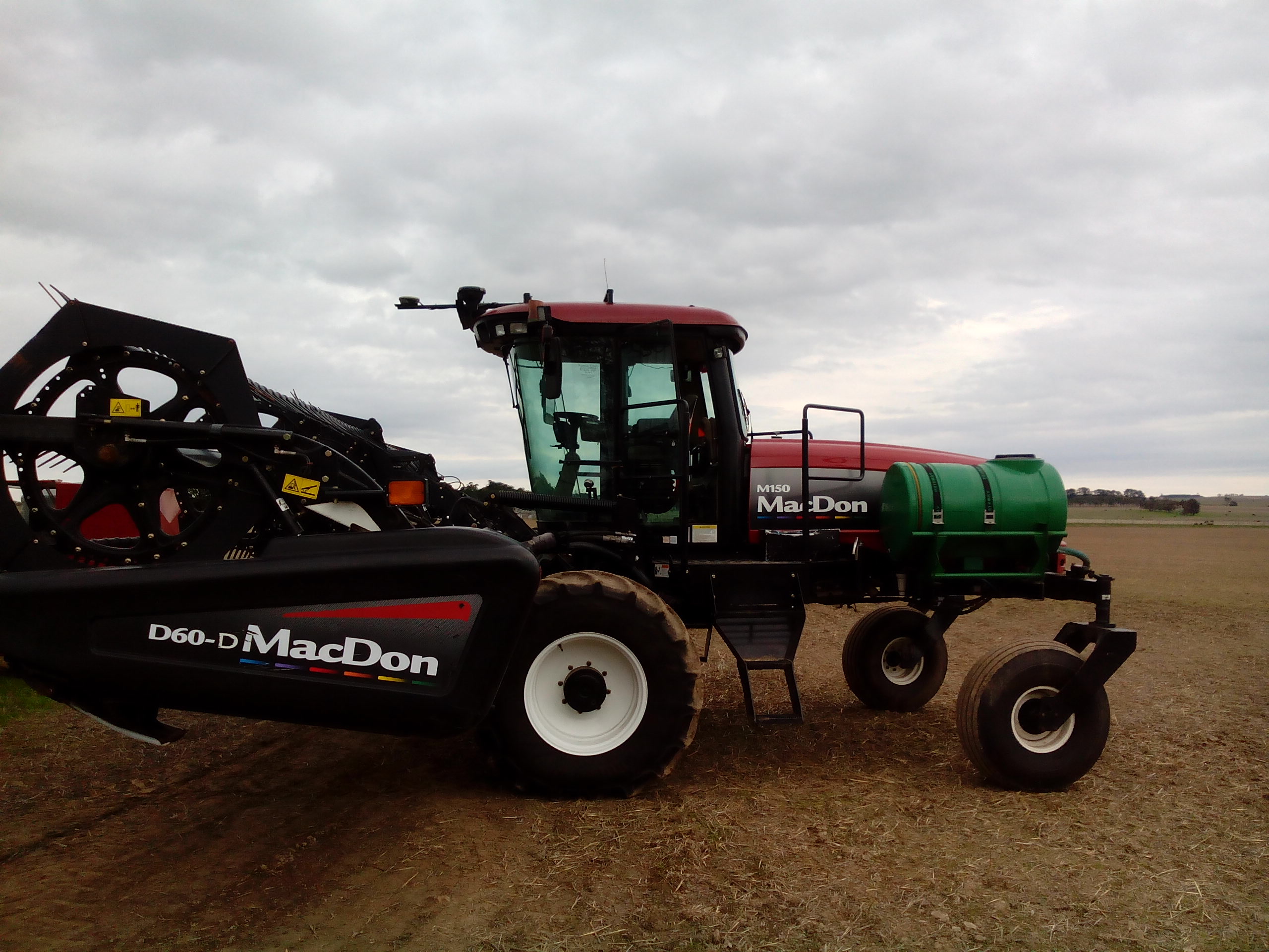 2011 Macdon M150 Windrower 30' d60d & hc10 conditioner