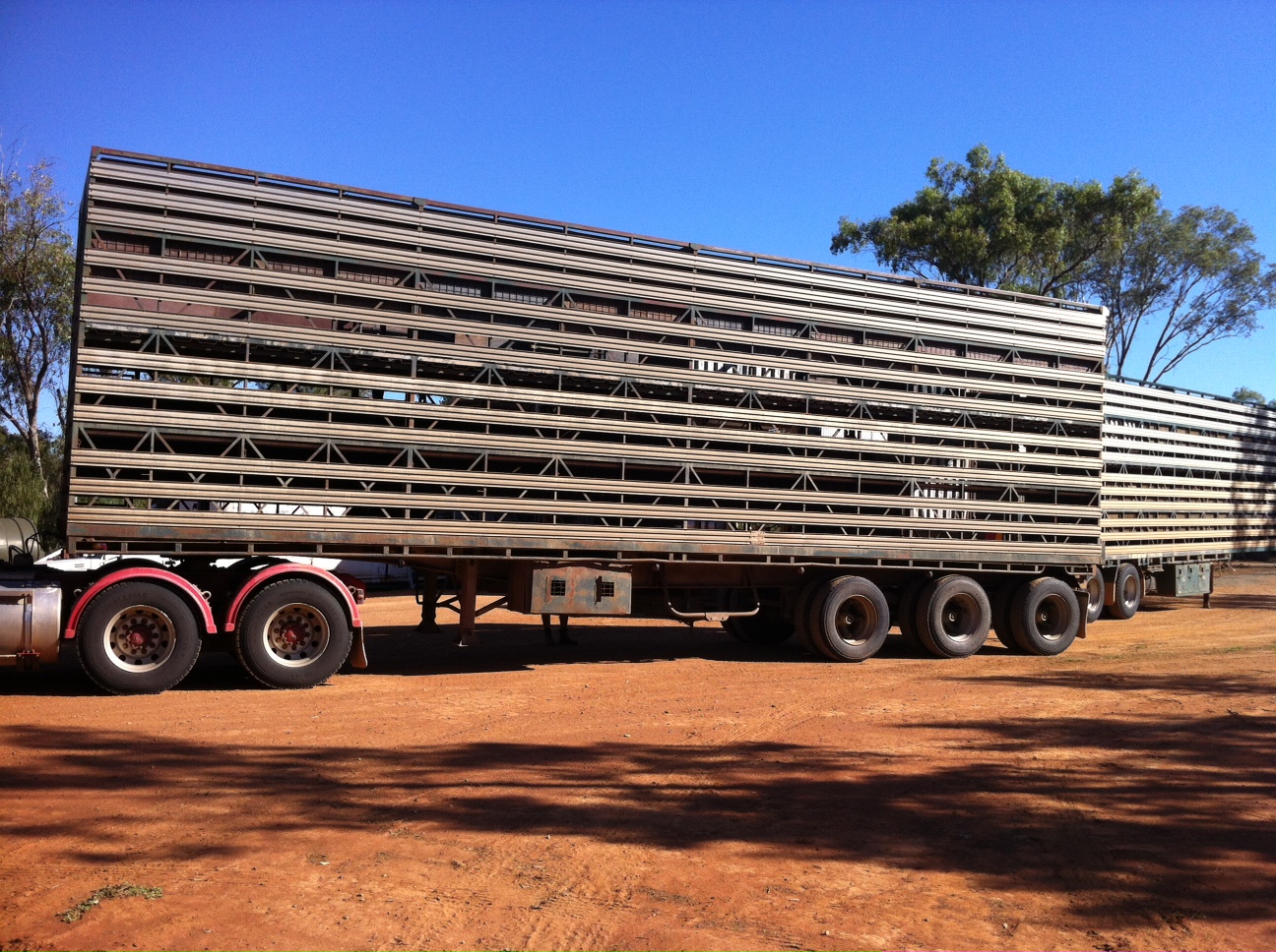 1989 Byrne 4x2 Livestock crate on 1988 SX trailer | Trucks