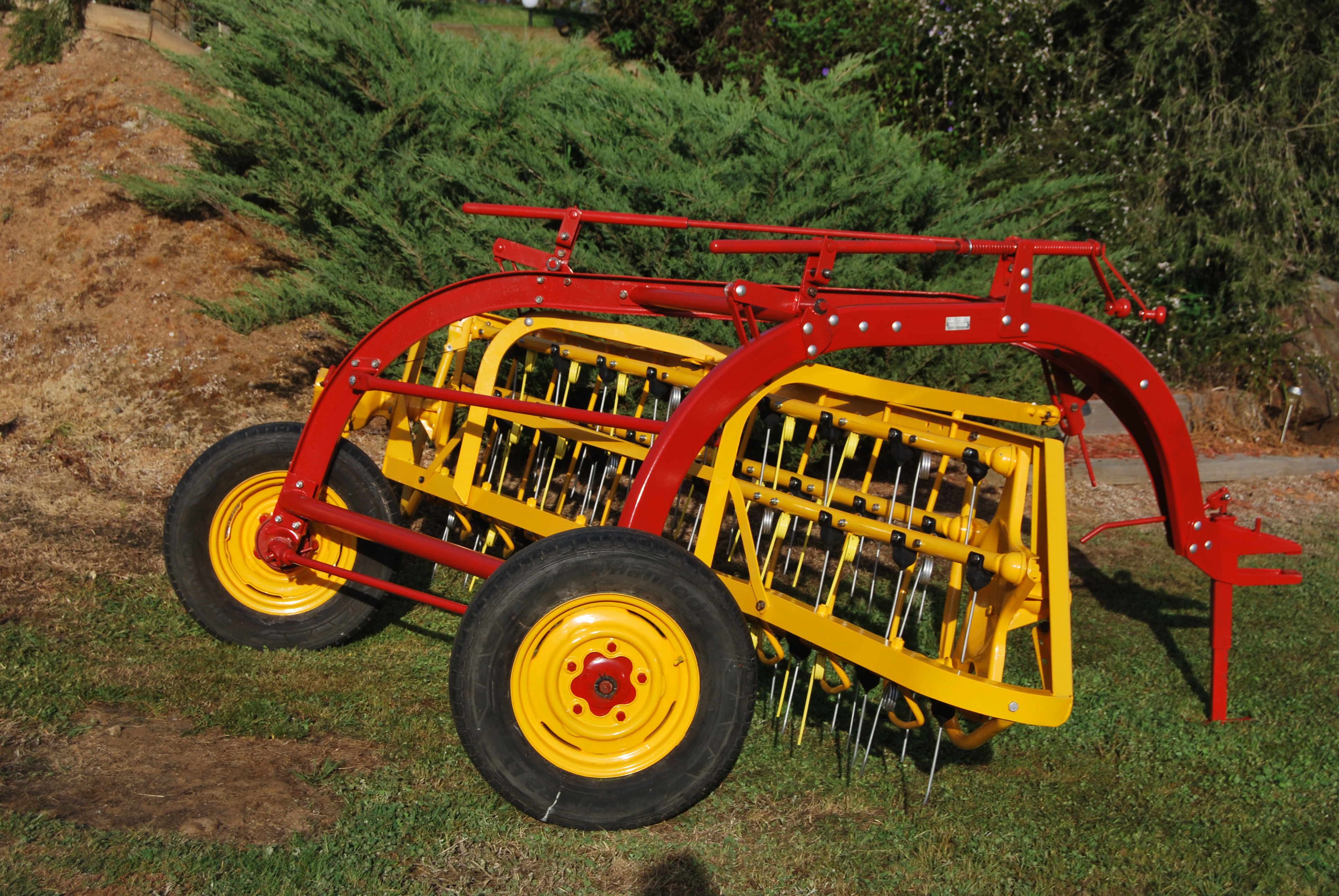 New Holland Roller Bar Rake | Machinery & Equipment - Hay and