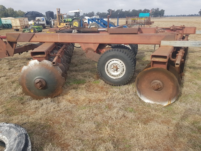 International 780 32 plate offset disc 32 Inch Disc | Machinery