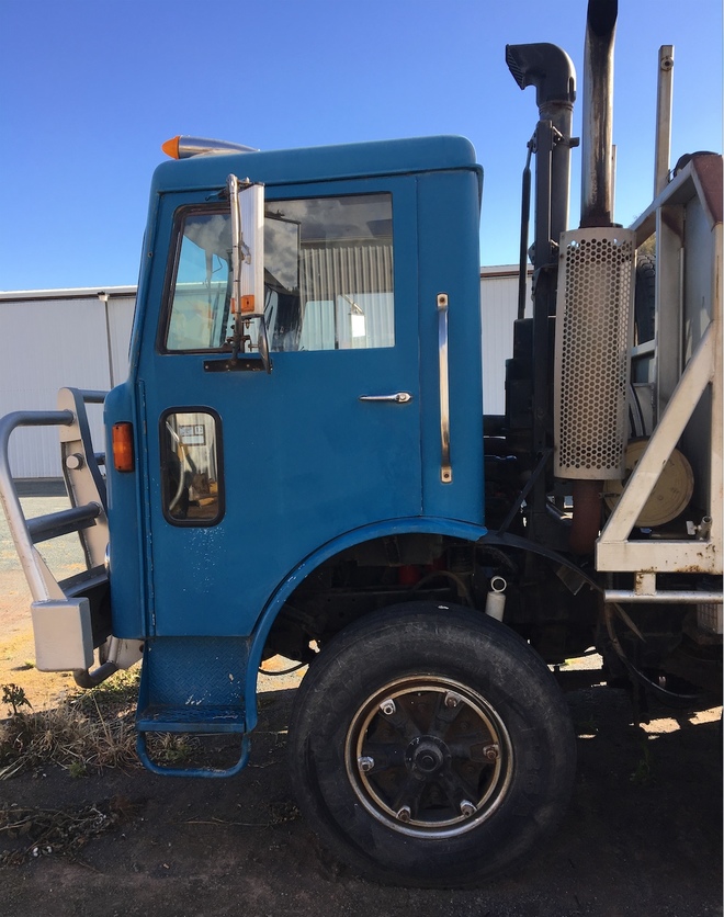 MACK MIR-700 Twin Steer Tilt Tray Truck For Sale w Container Pins