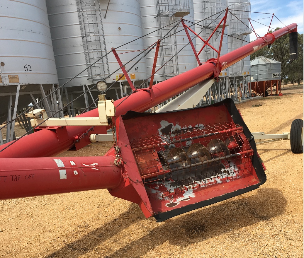 Farm King 1370 Auger Great Condition. | Machinery & Equipment