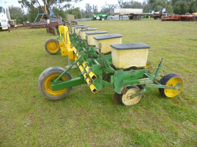 Row Crop Planters 6 Row JD Mason | Machinery & Equipment