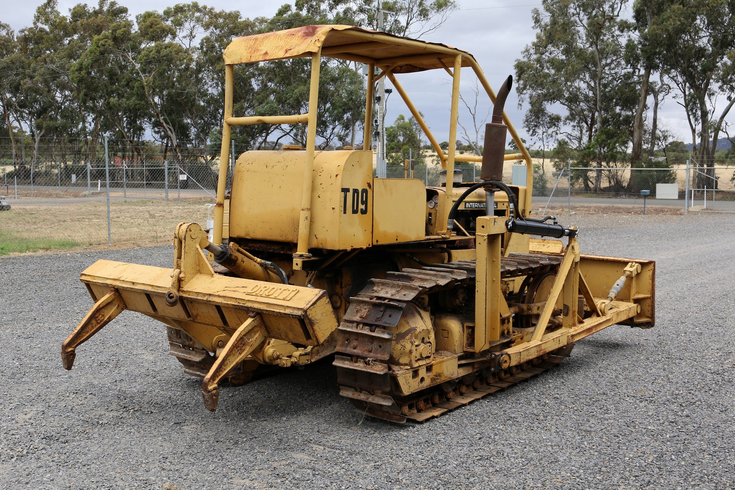 International TD9 Bulldozer | Machinery & Equipment