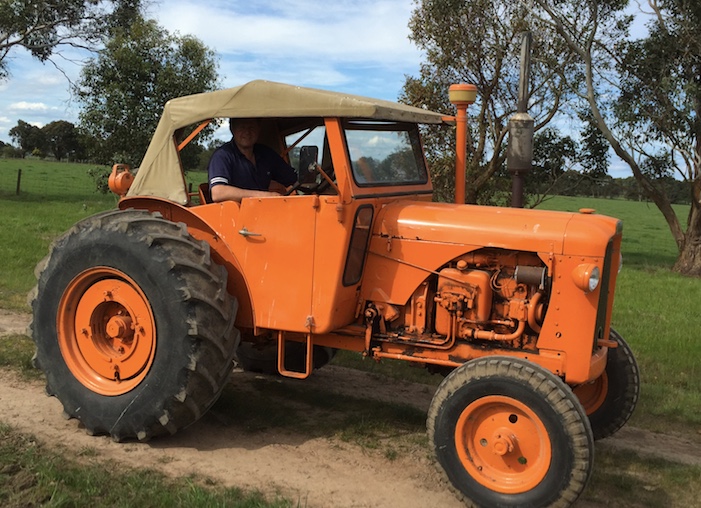 Chamberlain 9G Tractor | Machinery & Equipment - | Farm Tender