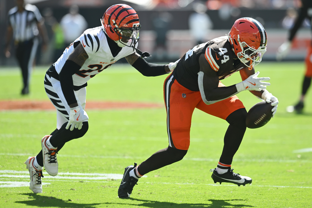 Starting with a bang - Tyler Warren, Harold Fannin catch 7 passes in ...