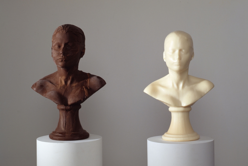 Janine Antoni - Artists - Luhring Augustine