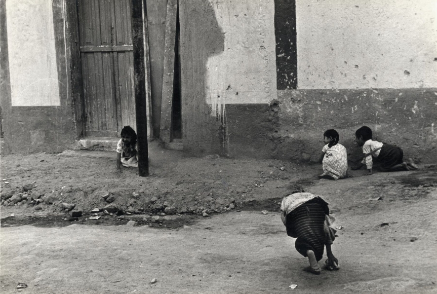 Helen Levitt - Artists - Laurence Miller Gallery