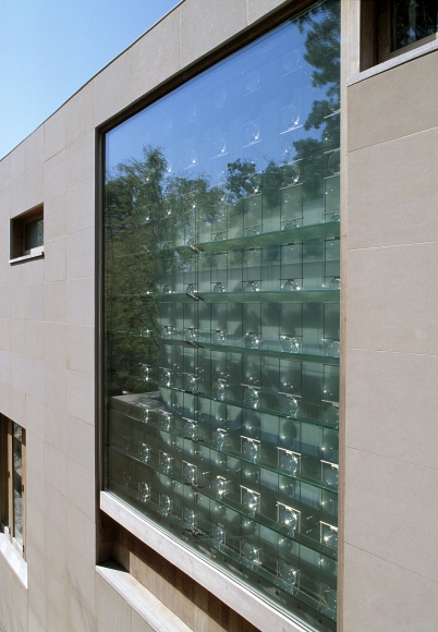 PERISCOPE WINDOW - Projects - James Carpenter Design Associates Inc.