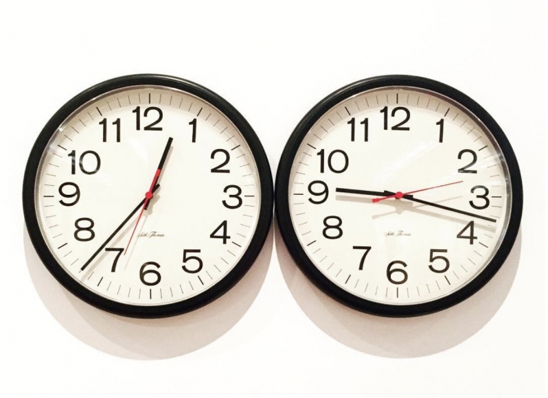 "Untitled" (Perfect Lovers) - Works - Felix Gonzalez-Torres Foundation