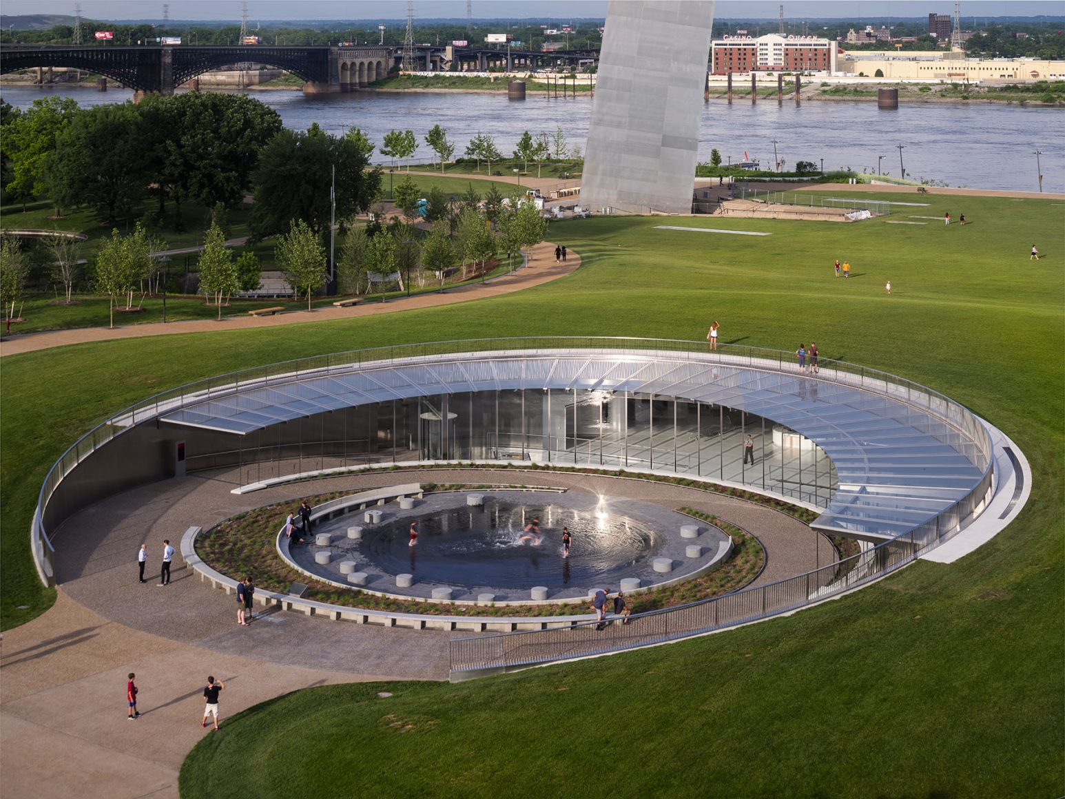 MUSEUM AT THE GATEWAY ARCH - Projects - James Carpenter Design ...