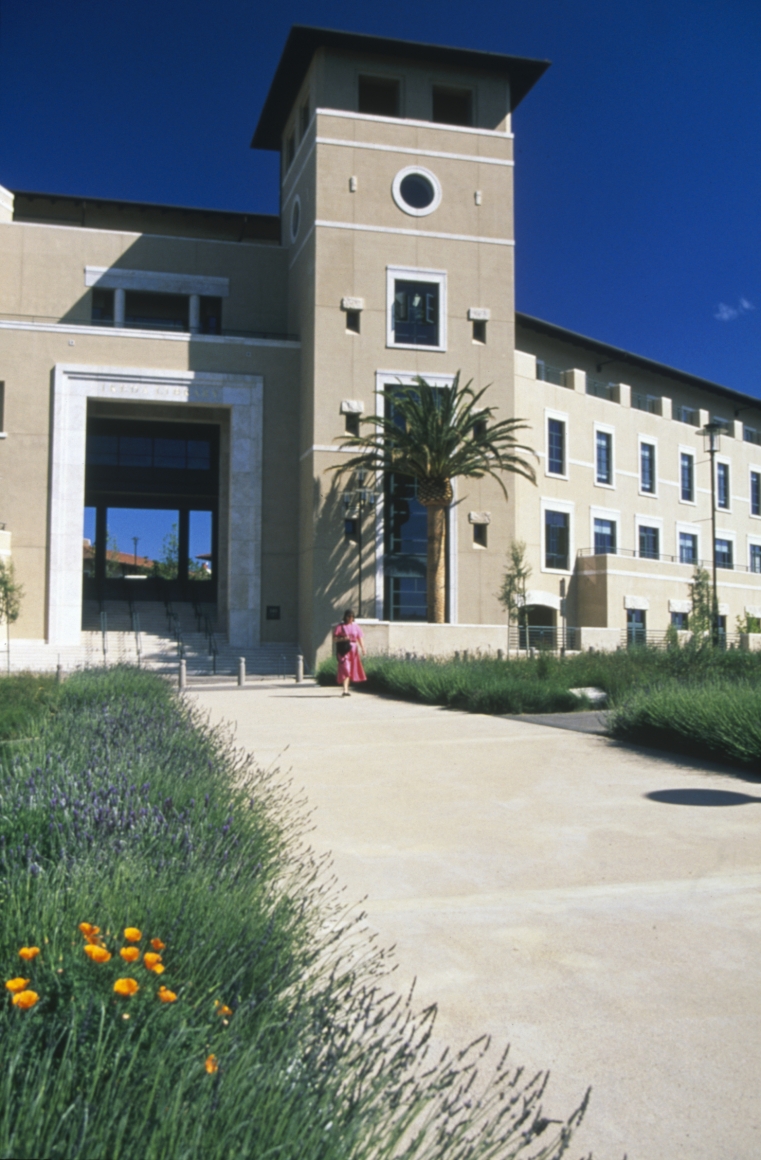 - Soka University - Projects - Cliff Garten Studio