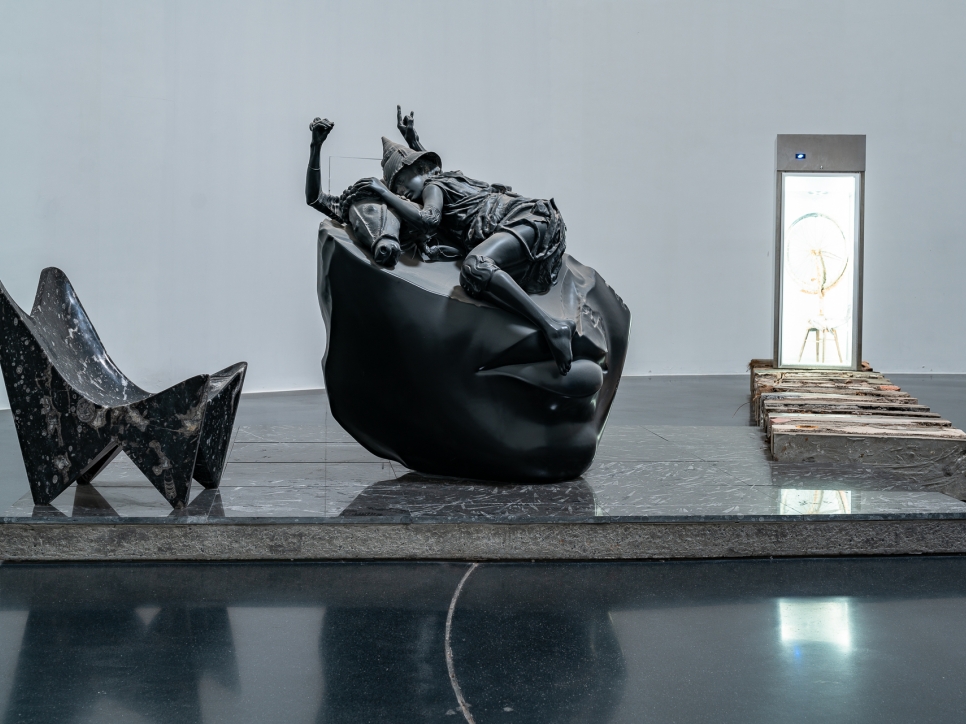 adrián villar rojas - Artistas - Kurimanzutto