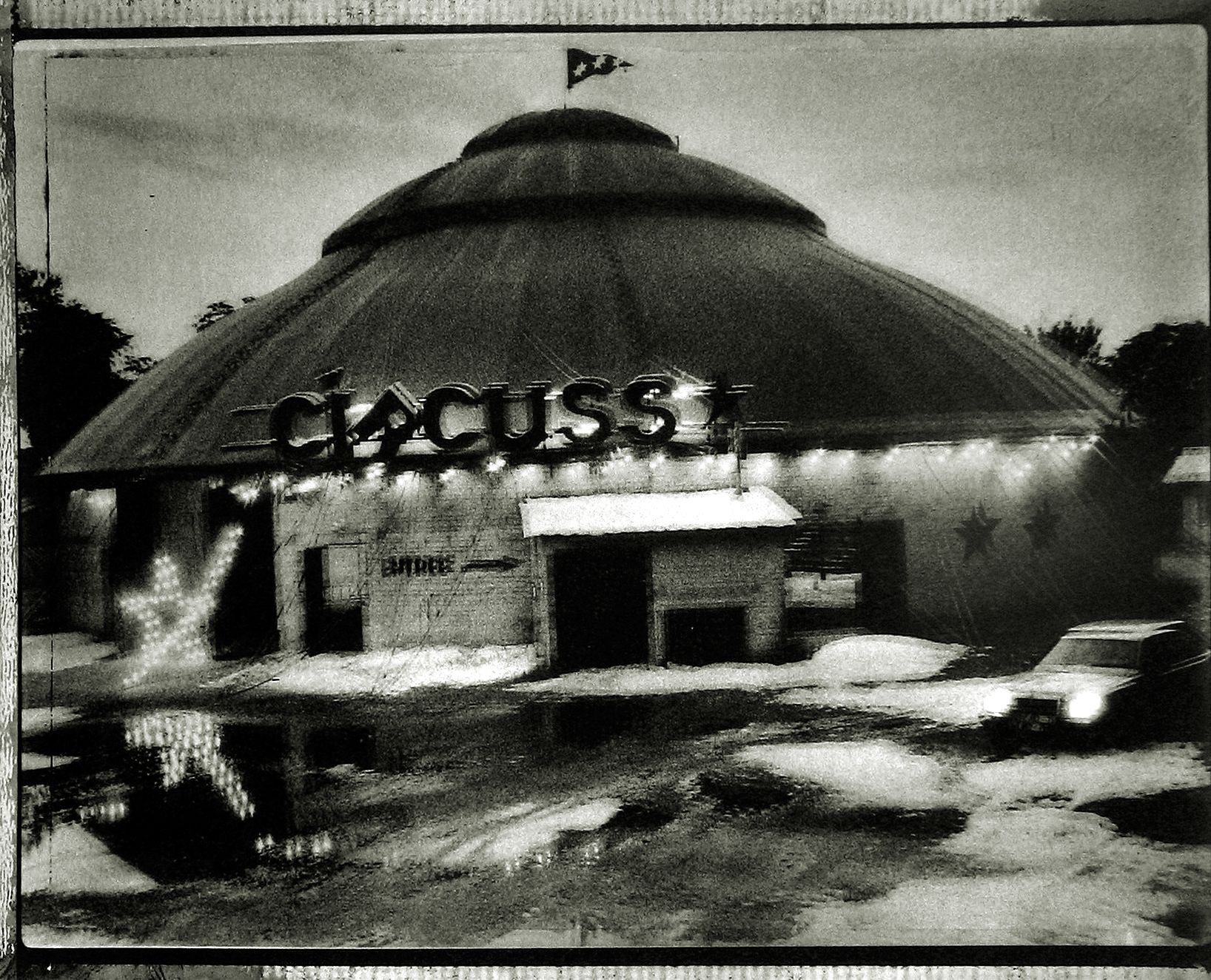 Sarah Moon: Circus - Main Gallery - Exhibitions - Howard Greenberg Gallery