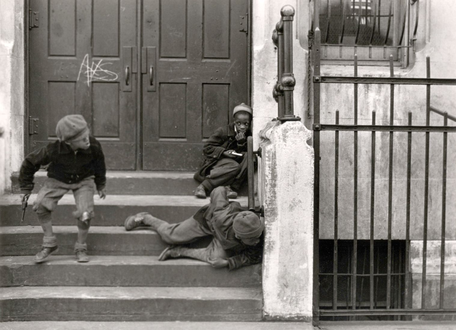 - Helen Levitt: Twists and Turns - Exhibitions - Laurence Miller Gallery