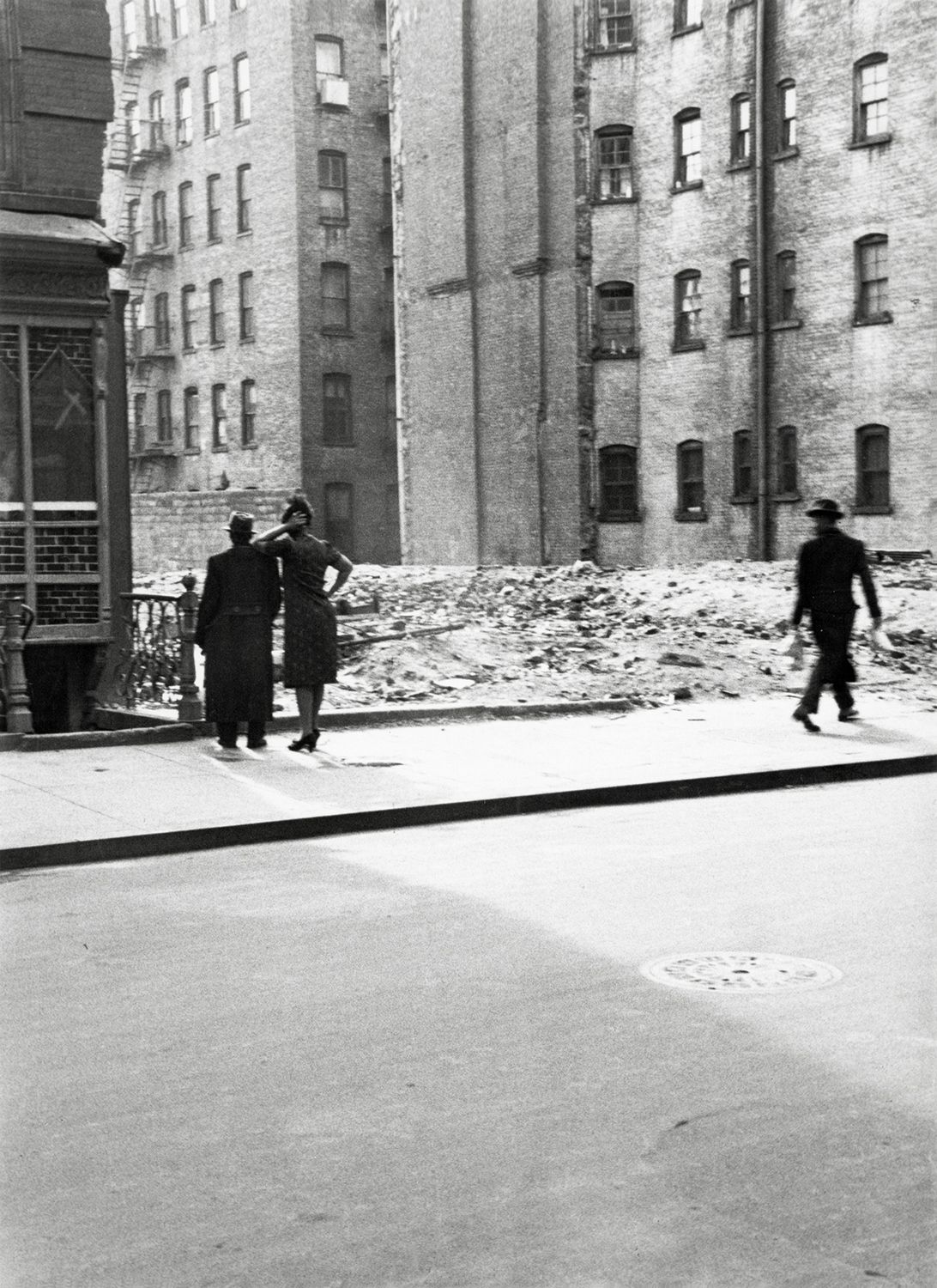 Helen Levitt - Artists - Laurence Miller Gallery