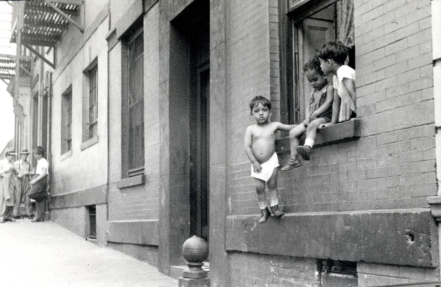 - Helen Levitt: Twists and Turns - Exhibitions - Laurence Miller Gallery