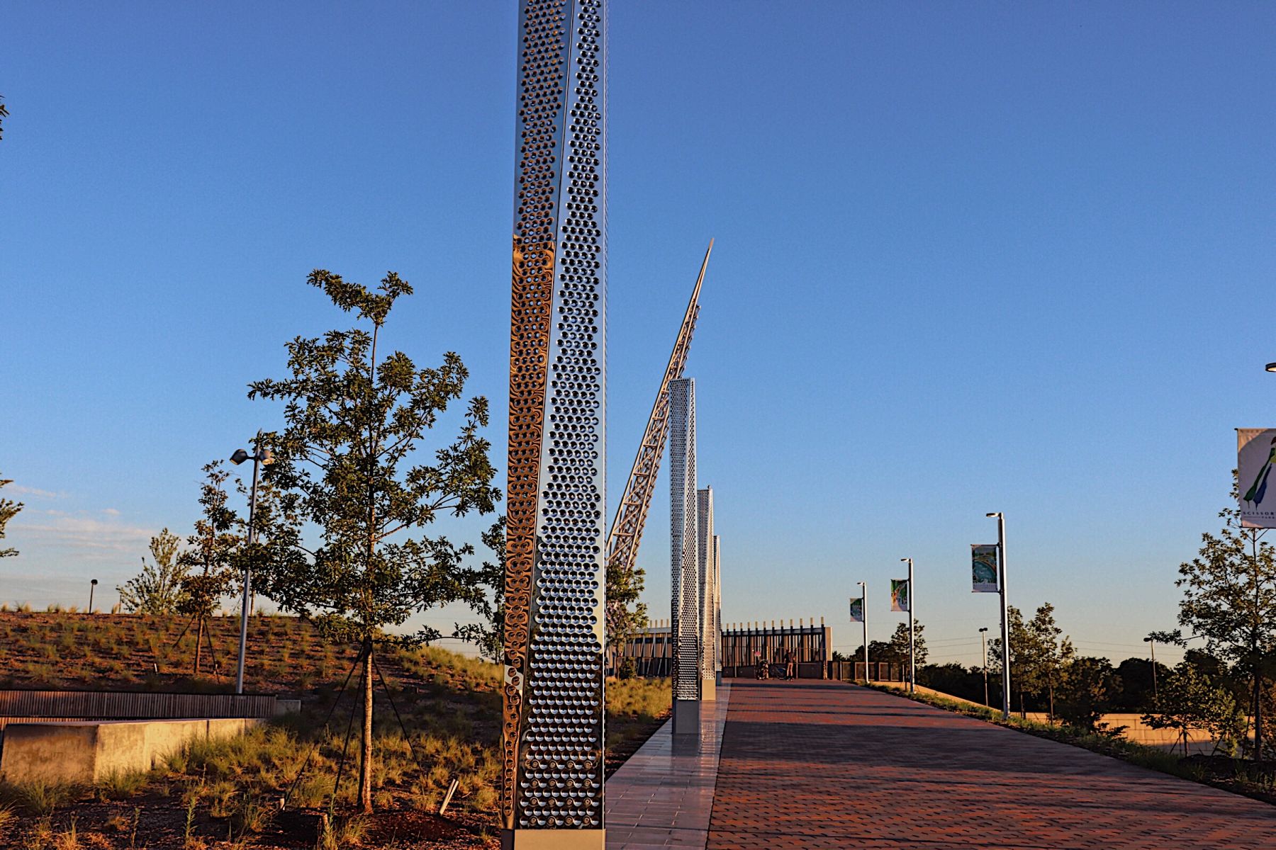 SKY PILLARS - Projects - James Carpenter Design Associates Inc.