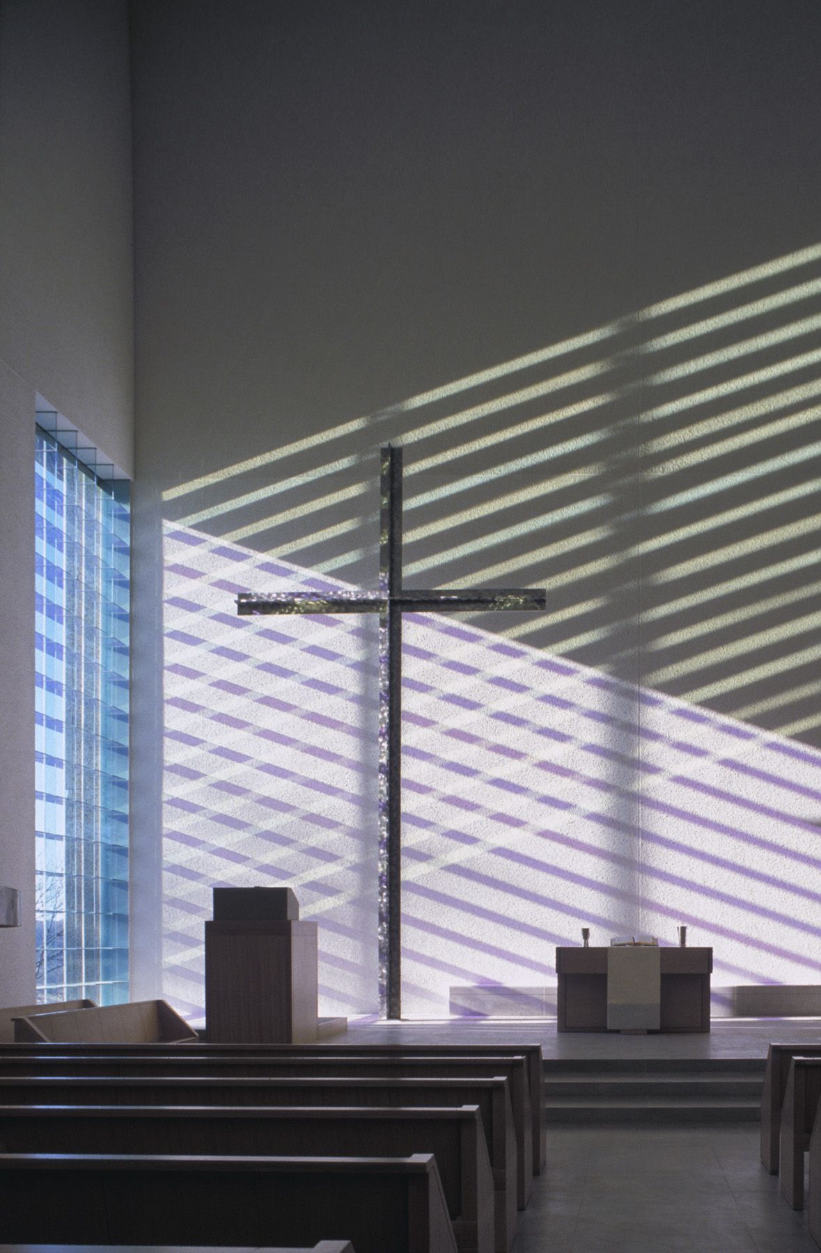 STRUCTURAL GLASS PRISMS - Projects - James Carpenter Design Associates Inc.