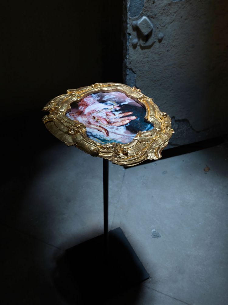 Janine Antoni - Artists - Luhring Augustine