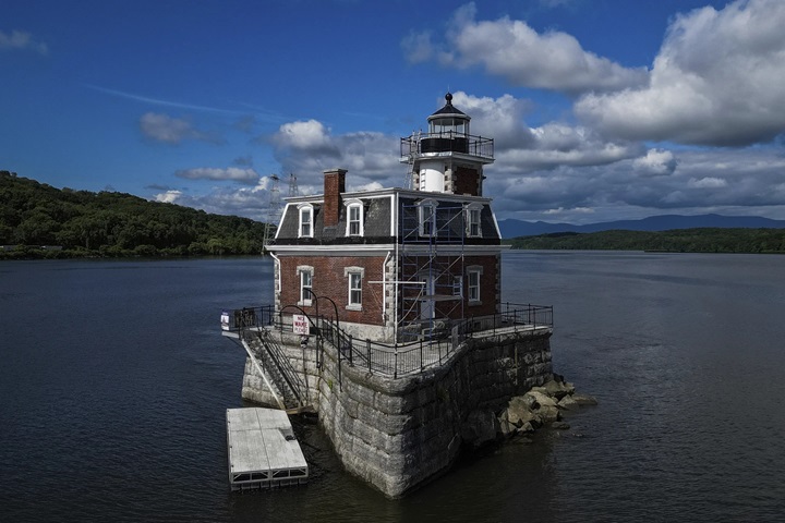 The race is on to save the 150-year-old Hudson-Athens Lighthouse from ...