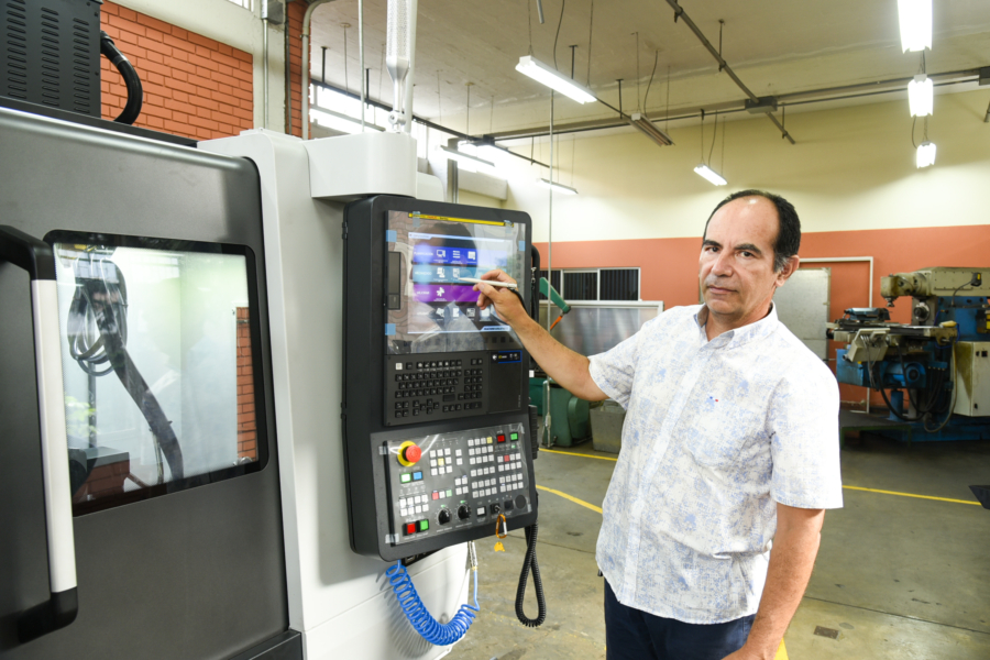 Nuevo equipo CNC en el Laboratorio de Manufactura forma parte de la red ...