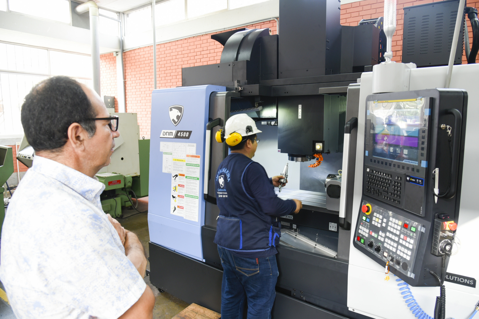 Nuevo equipo CNC en el Laboratorio de Manufactura forma parte de la red ...