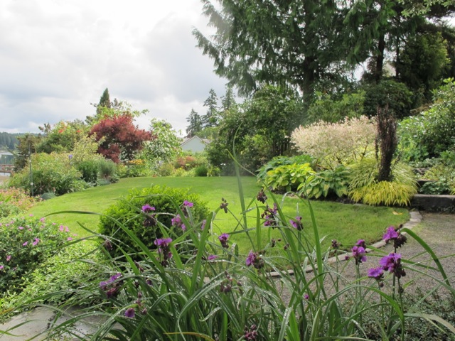 Peggy’s garden in Washington State - Fine Gardening