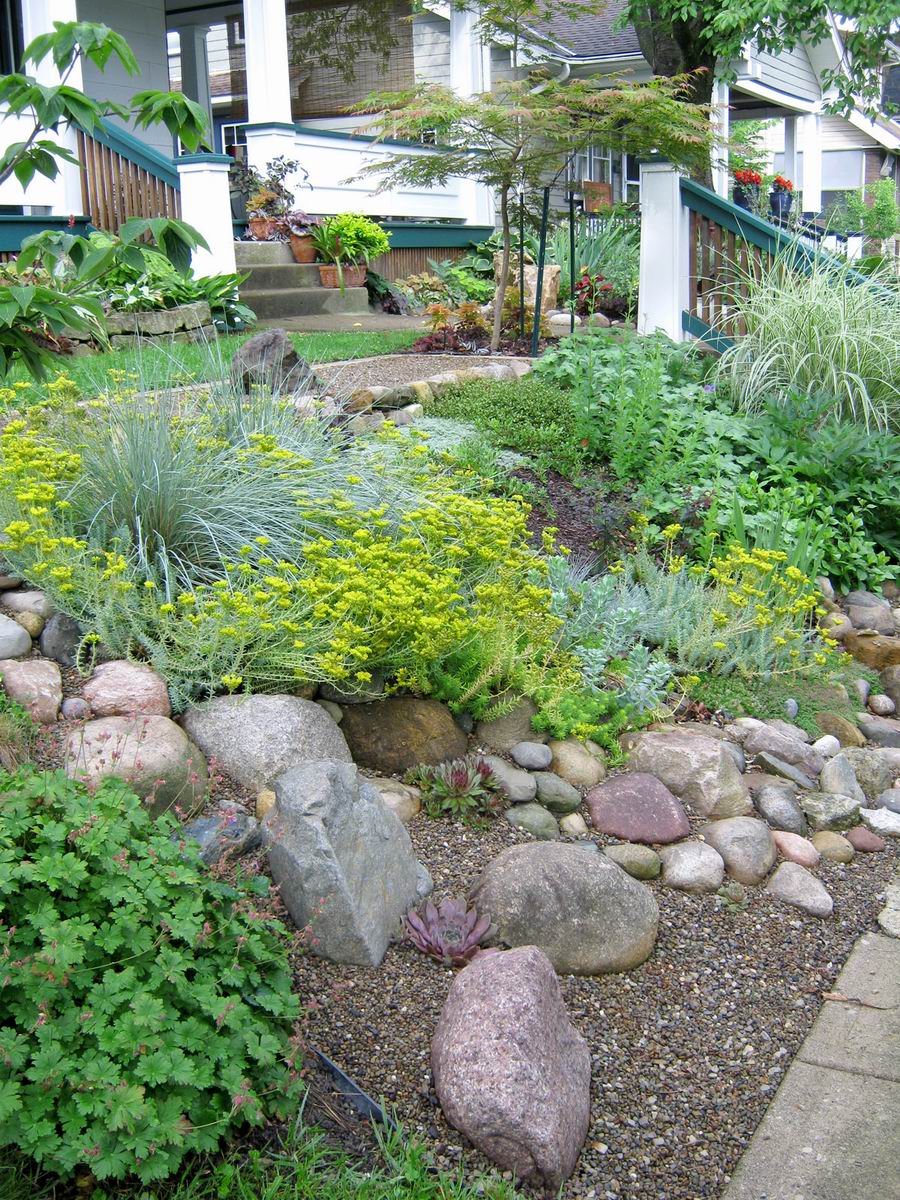 READER PHOTOS! Tim's garden in Ohio, Day 2: The front yard - Fine Gardening