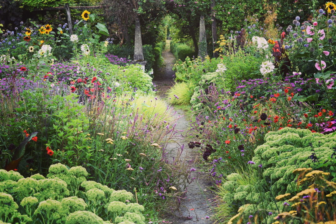 Careful Design for a Naturalistic Effect - Fine Gardening