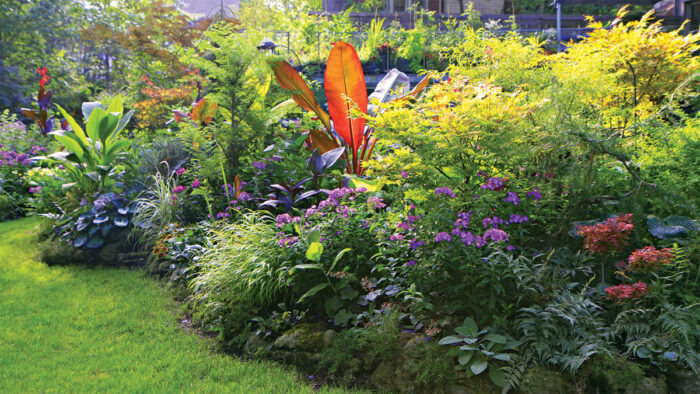 Cómo diseñar un jardín de sombra colorido